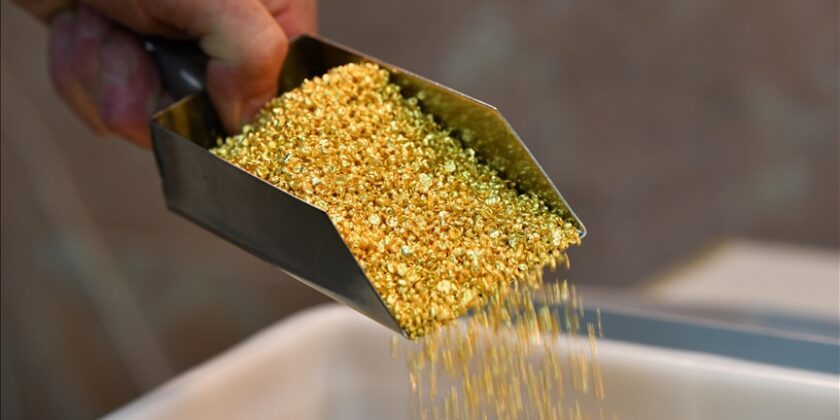 Mali’s Gold Production Slumps in 2025 Amid Mining Disputes - Copperbelt ...
